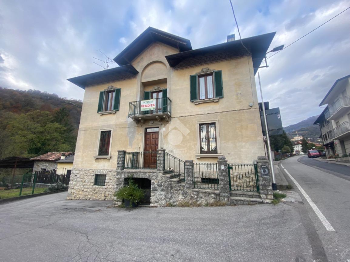 Villa in vendita a Corna Imagna