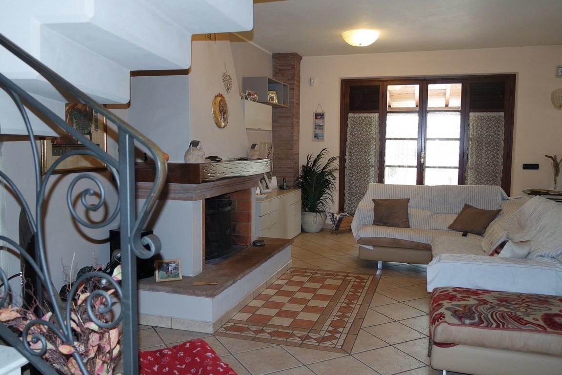 Villa a schiera in vendita a Luni