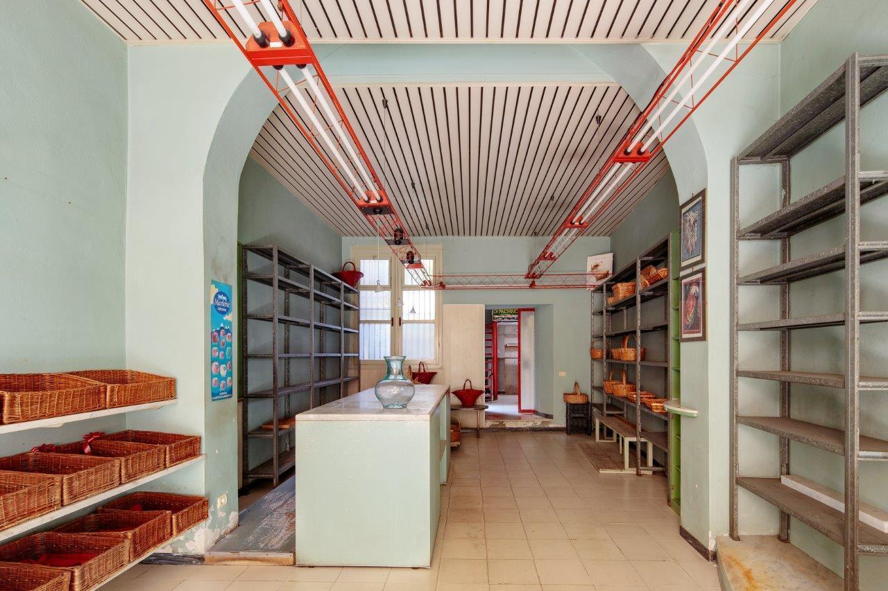 Negozio in vendita a Carrara