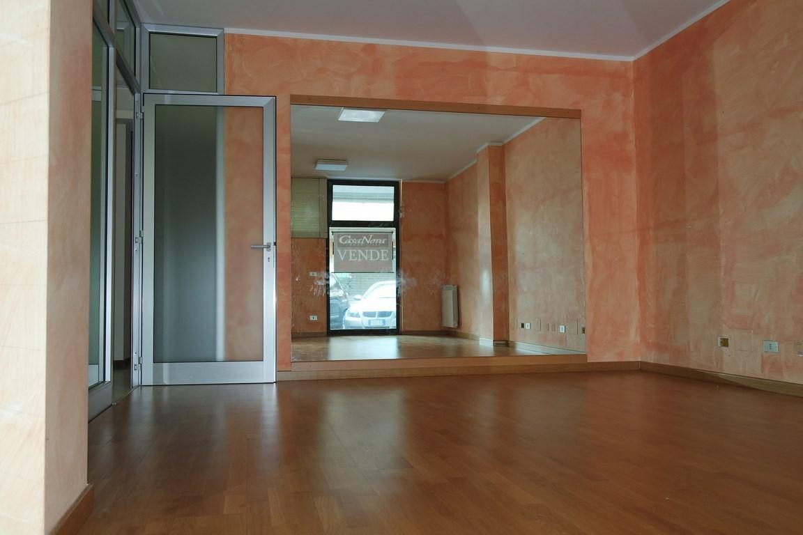 Negozio in vendita a Carrara