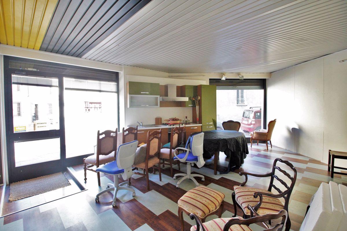 Negozio in vendita a Legnano