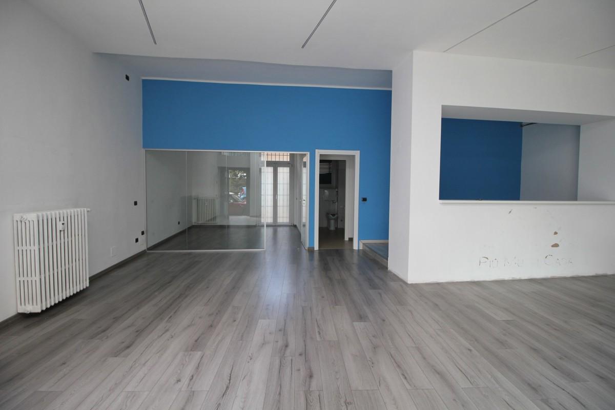 Negozio in vendita a Legnano