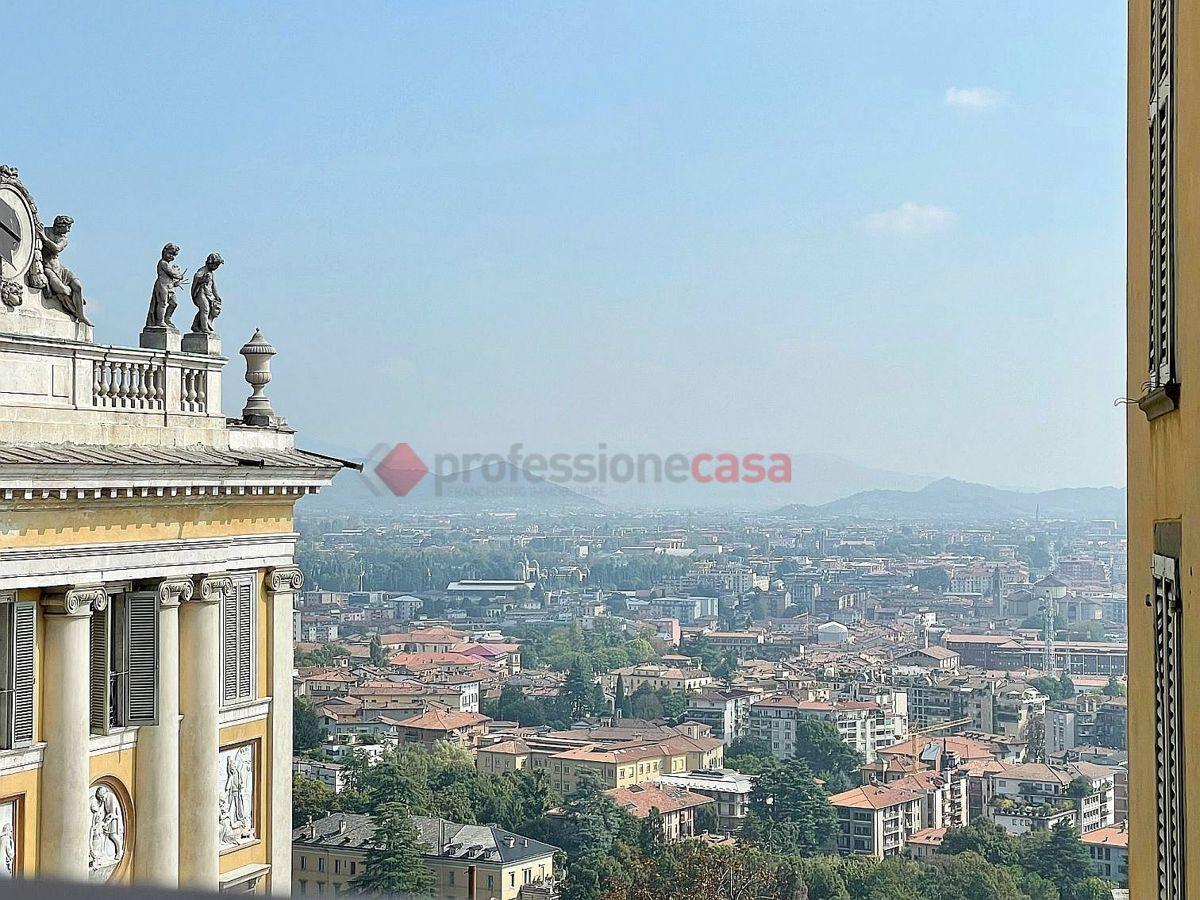 Palazzina commerciale in vendita a Bergamo