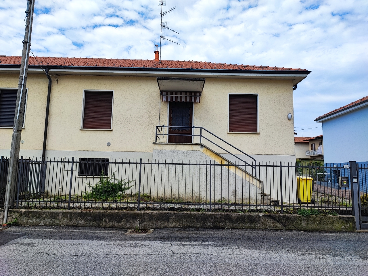 Villa bifamiliare in vendita a Vedano Olona