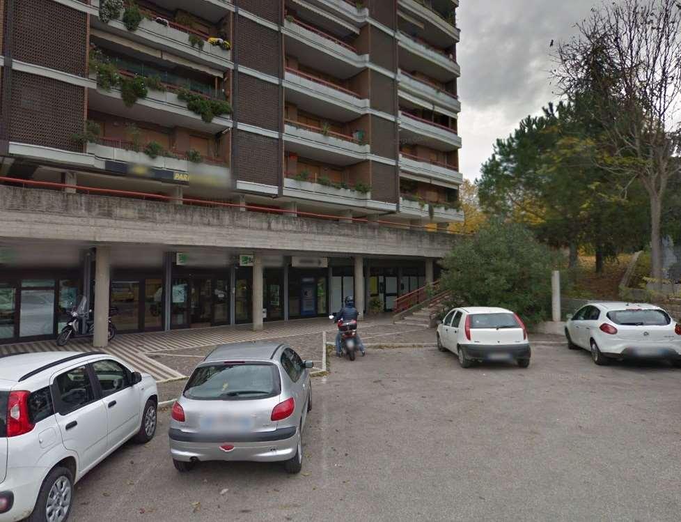 Negozio in affitto a Perugia