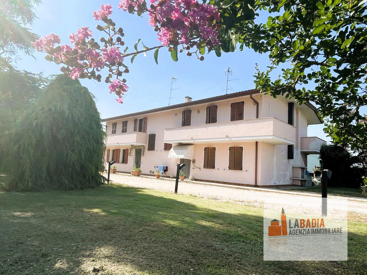 Villa in vendita a Giacciano Con Baruchella