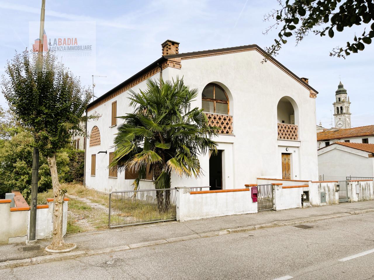 Villa in vendita a Calto