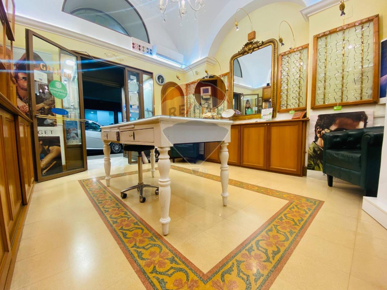 Esercizio commerciale in vendita a Bari