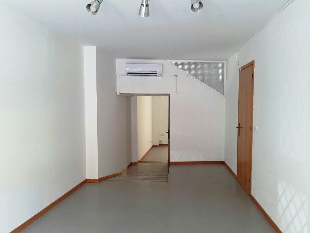 Palazzina commerciale in affitto a Fossombrone