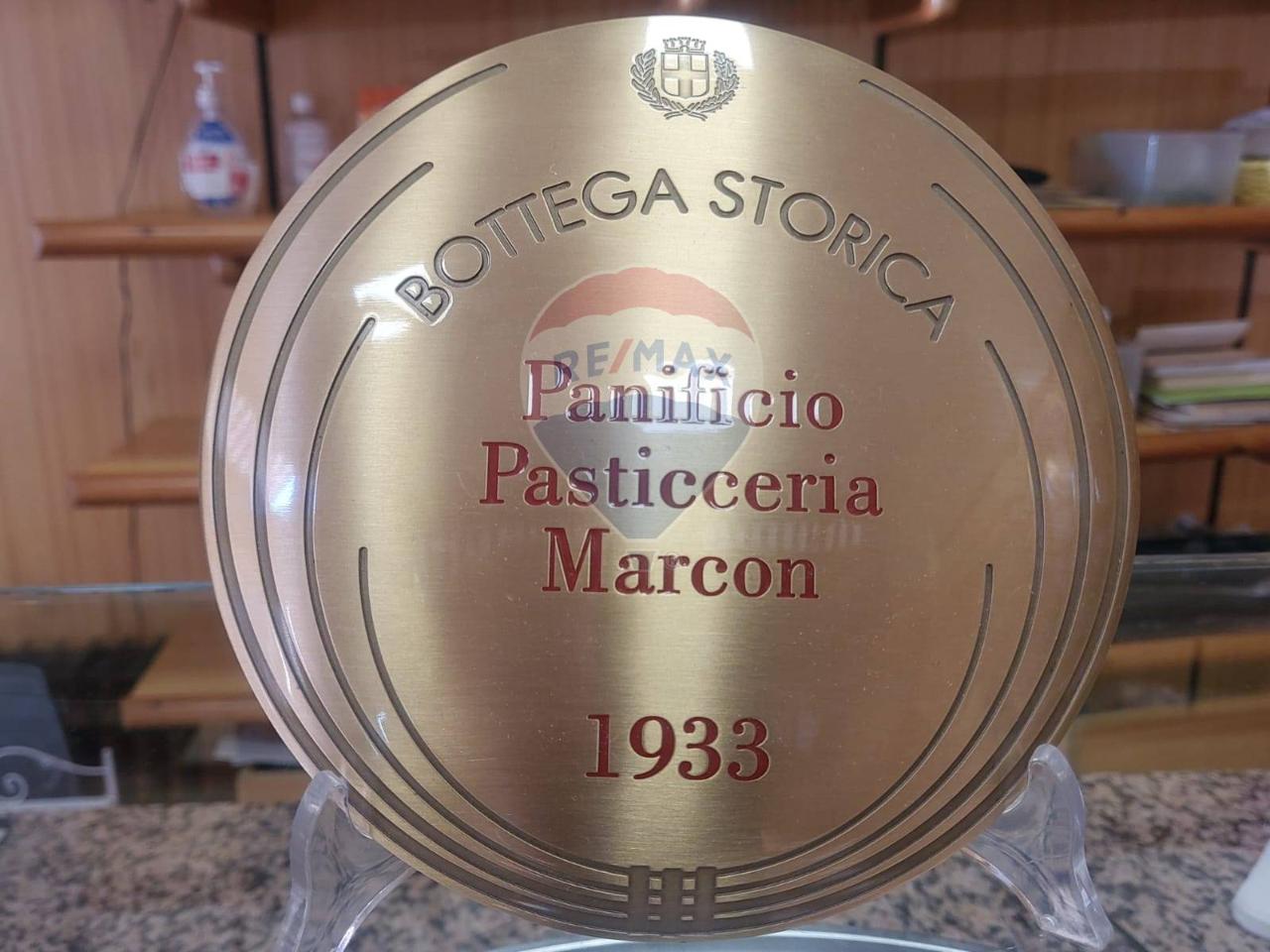 Esercizio commerciale in vendita a Milano