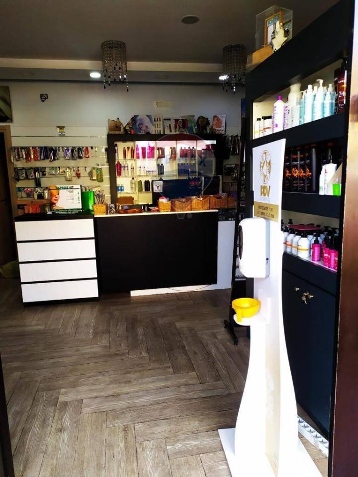 Esercizio commerciale in vendita a Acerra