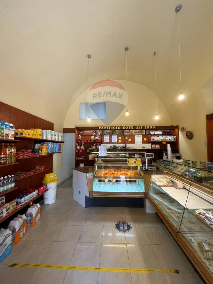 Esercizio commerciale in vendita a Giovinazzo