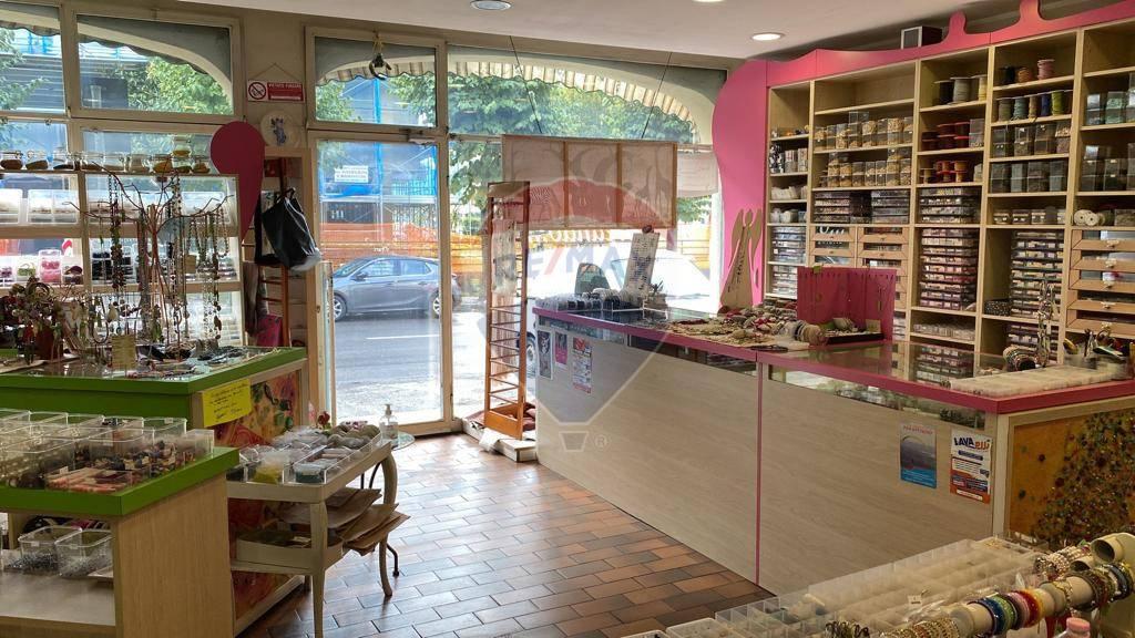 Esercizio commerciale in vendita a Malnate