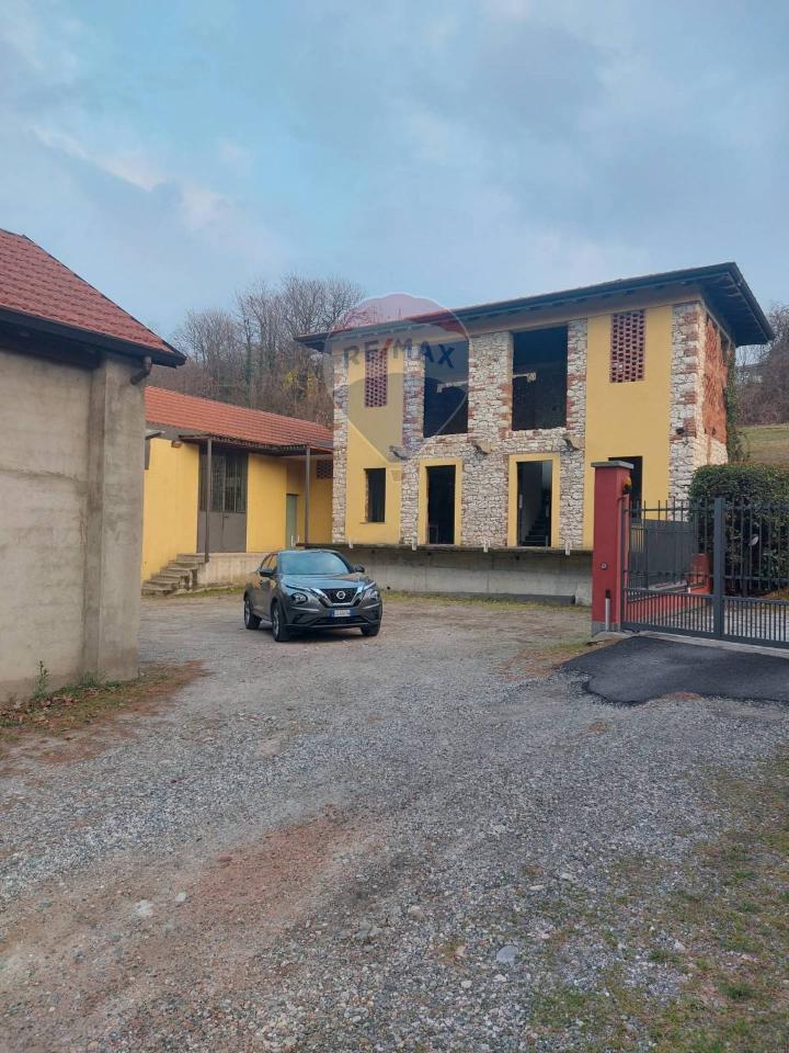 Negozio in vendita a Travedona Monate
