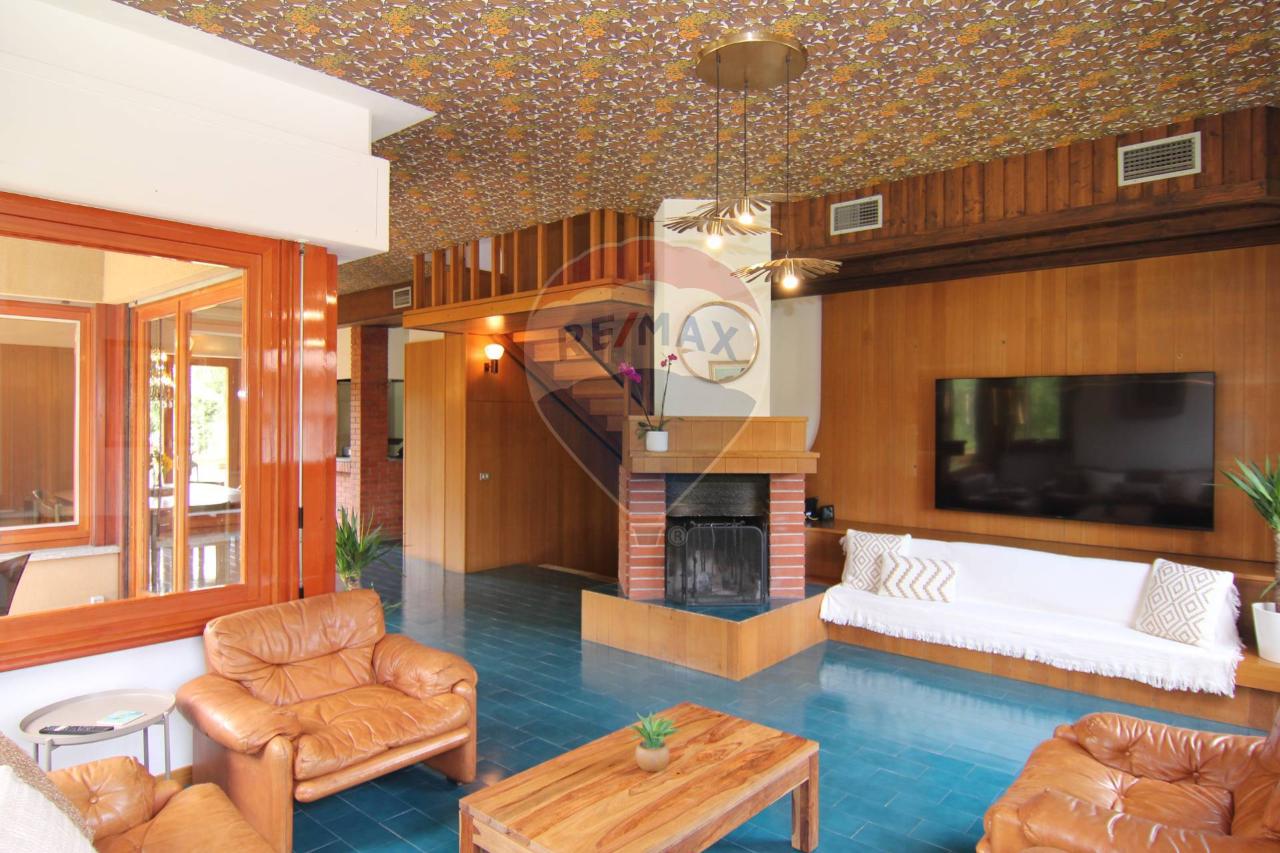 Villa in vendita a Laveno Mombello