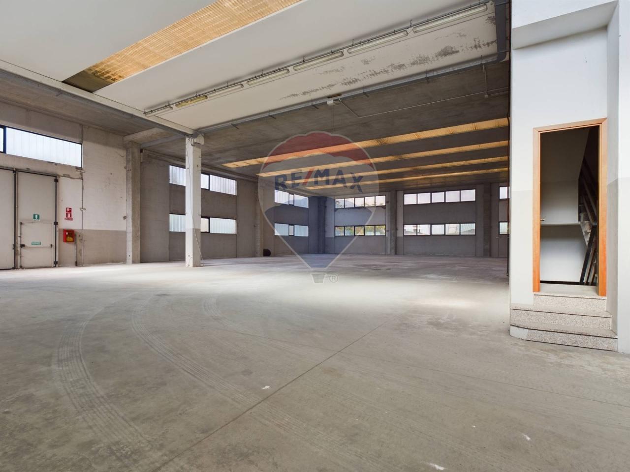 Capannone in vendita a Casteggio