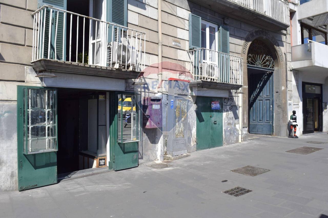 Negozio in affitto a Napoli