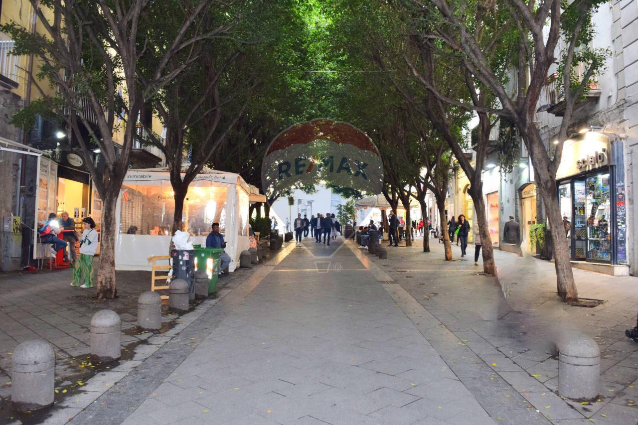 Esercizio commerciale in vendita a Napoli