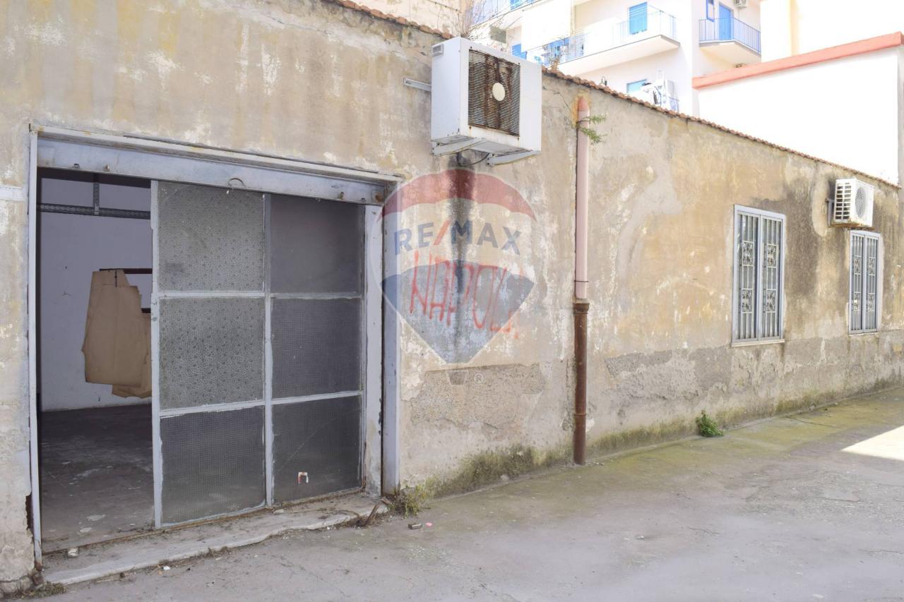 Negozio in vendita a Napoli