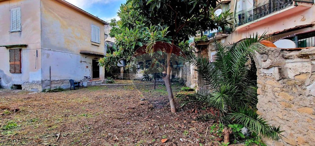 Casa indipendente in vendita a Napoli