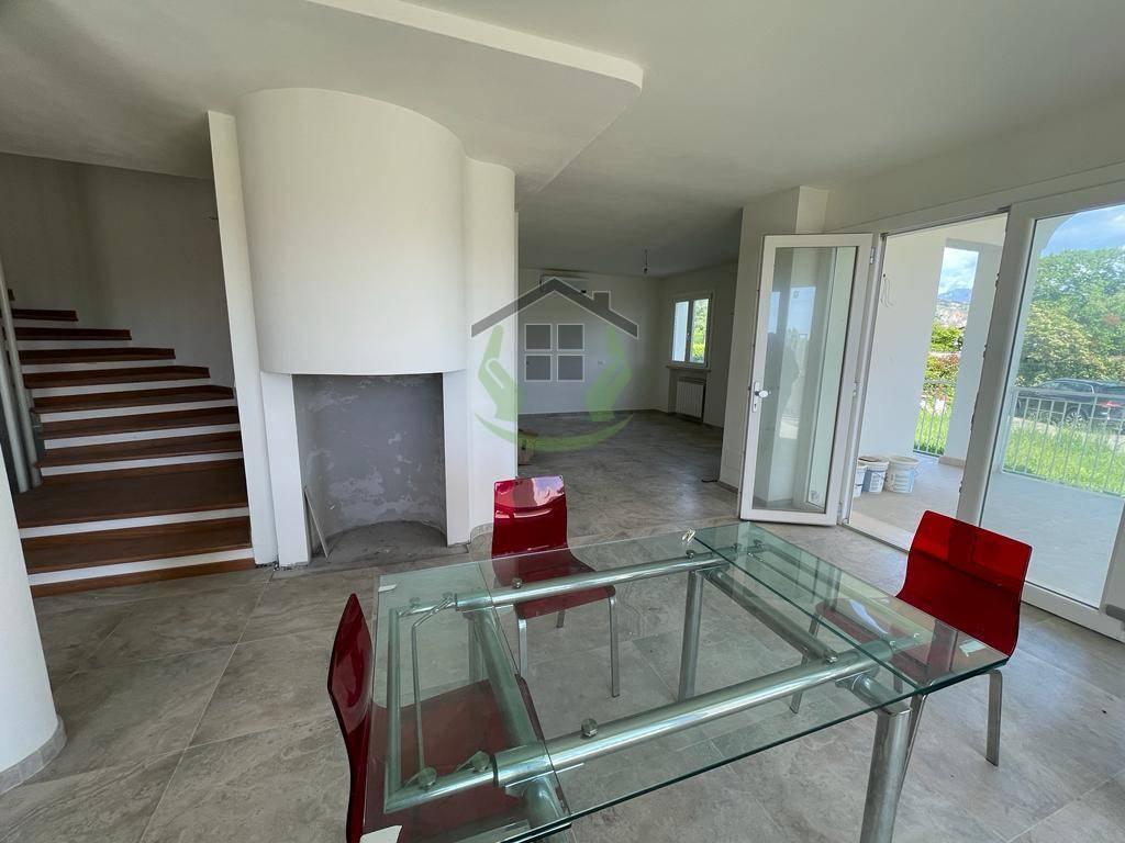 Villa in vendita a Montignoso