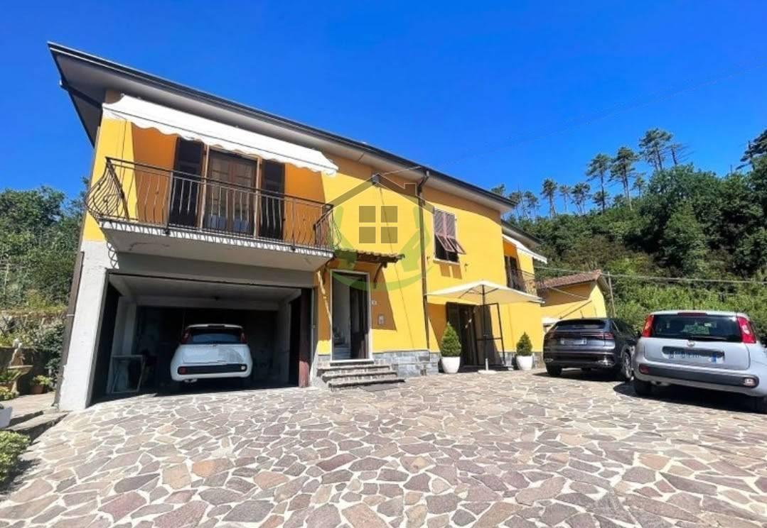 Casa indipendente in vendita a Follo