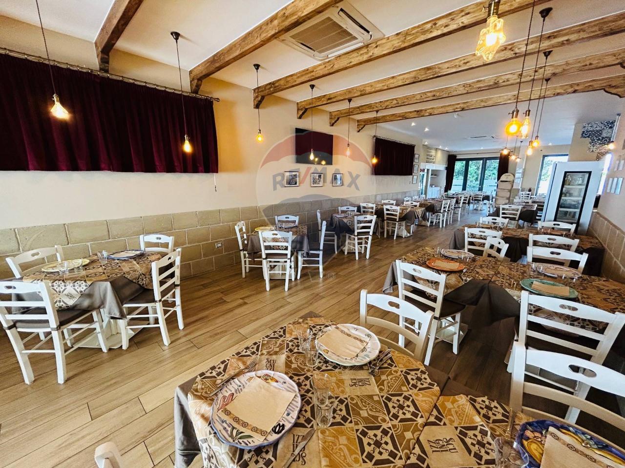 Esercizio commerciale in vendita a Aversa