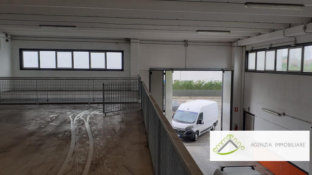 Capannone in affitto a Campagna Lupia