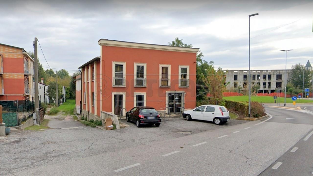 Casa indipendente in vendita a Mantova