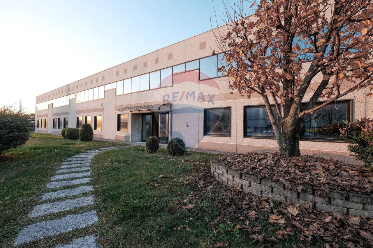 Capannone in affitto a Presezzo