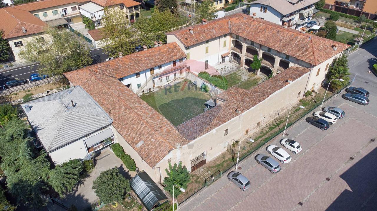 Rustico in vendita a Castel Rozzone