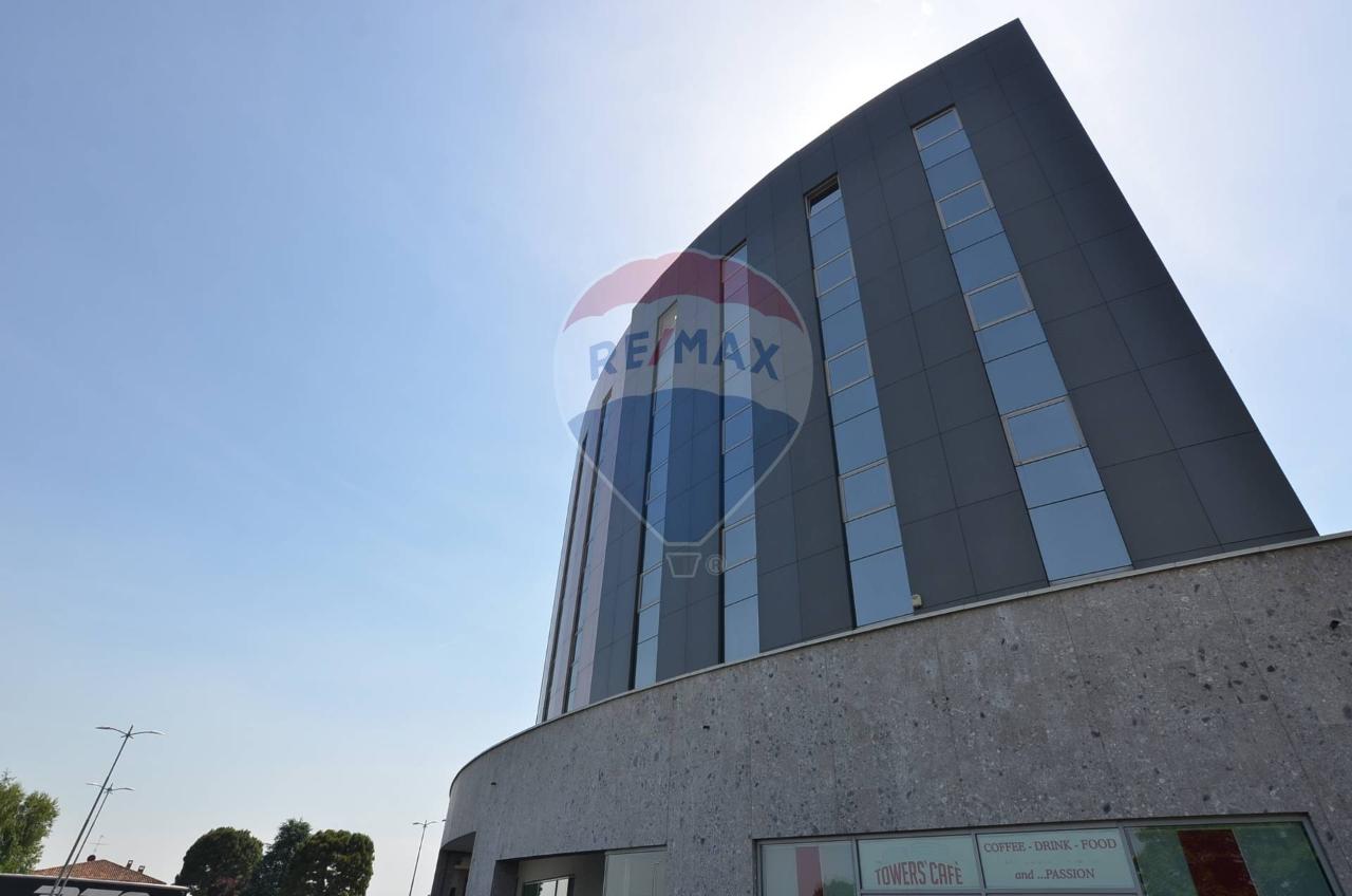 Ufficio in affitto a Terno D'Isola
