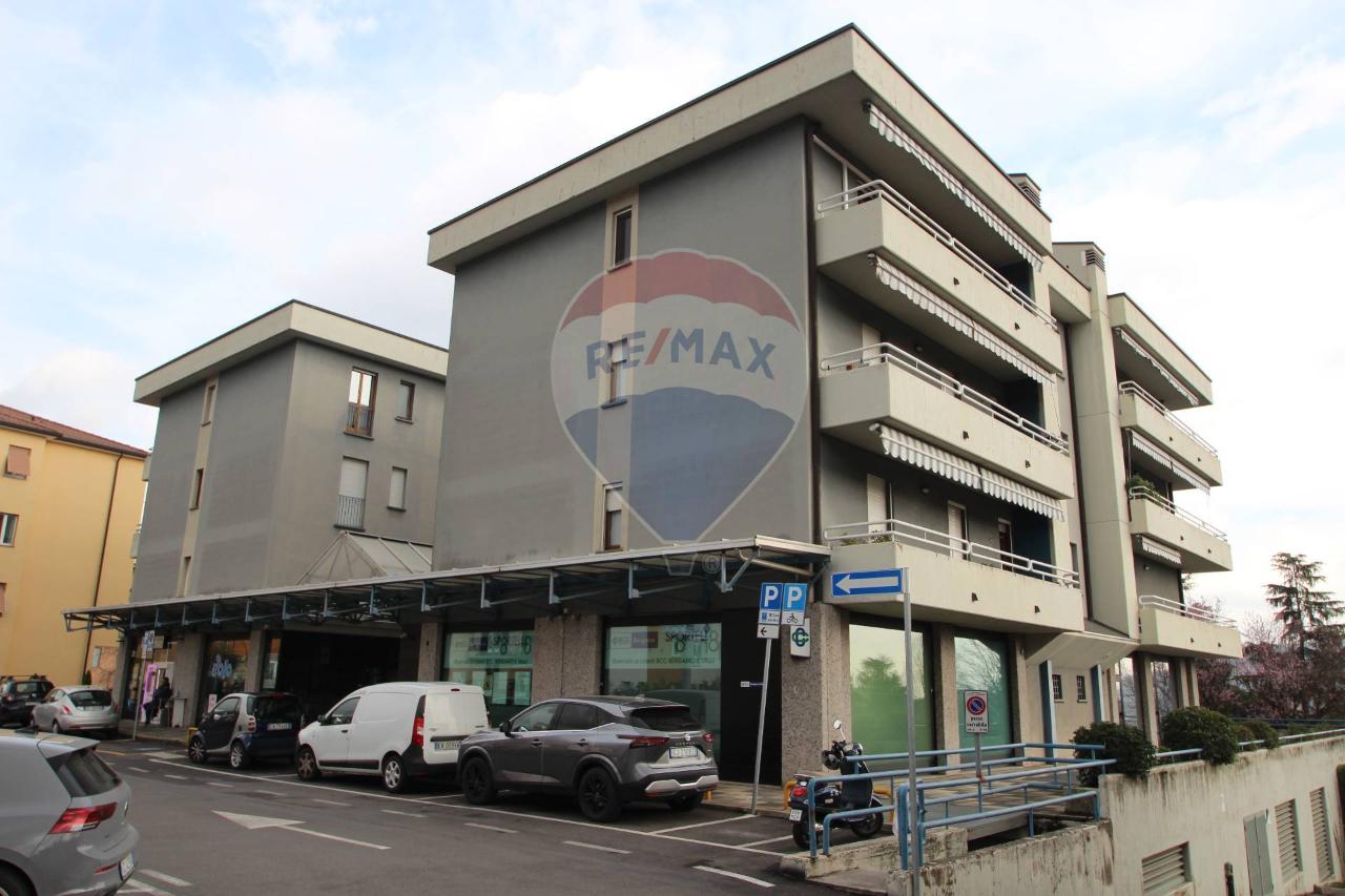 Negozio in vendita a Alzano Lombardo