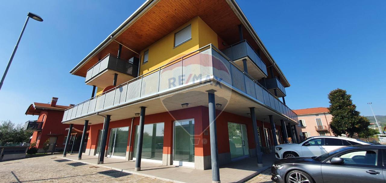 Negozio in affitto a Almenno San Bartolomeo