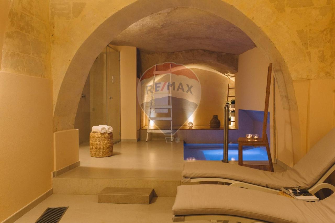 Esercizio commerciale in vendita a Matera