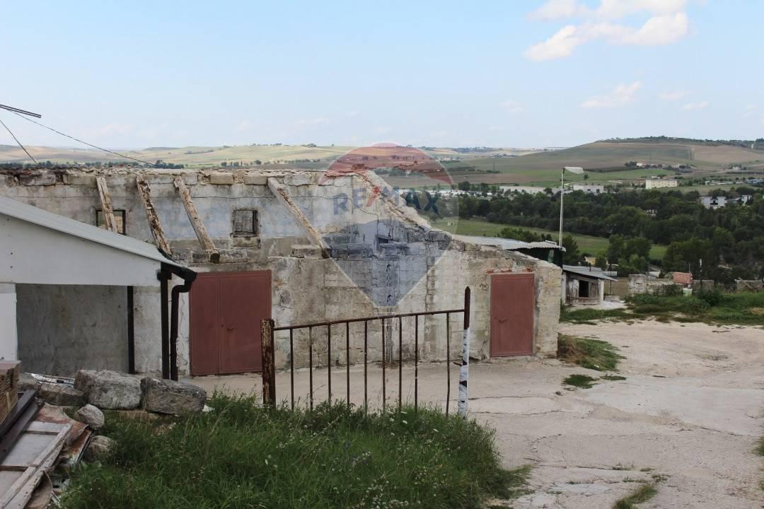 Magazzino in vendita a Matera