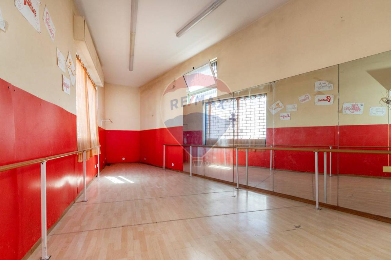 Negozio in affitto a Gravina Di Catania