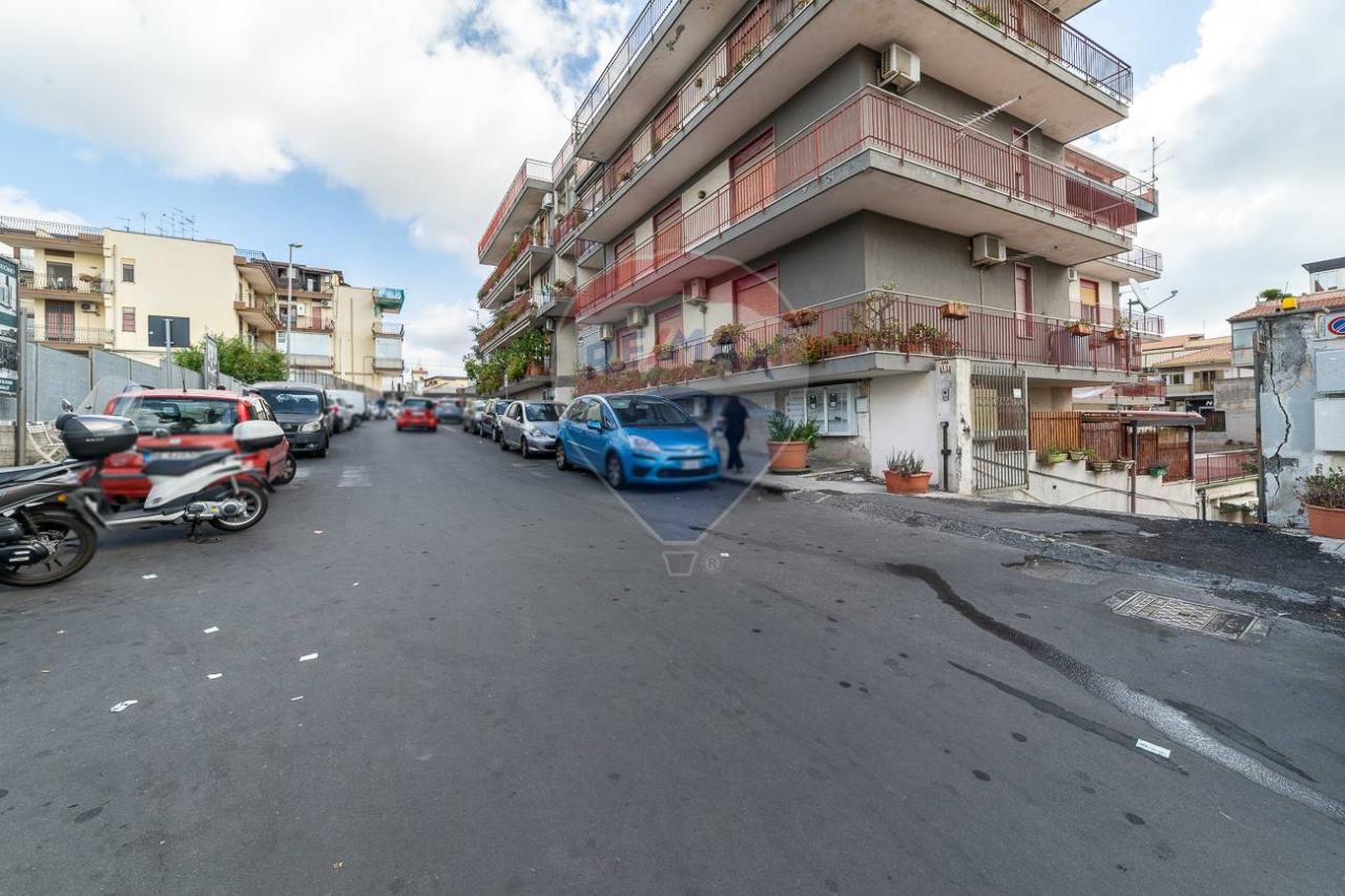 Box in vendita a Gravina Di Catania