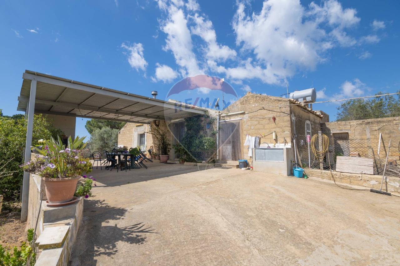 Villa in Santo Pietro C/da Piano Chiesa Sn, Caltagirone