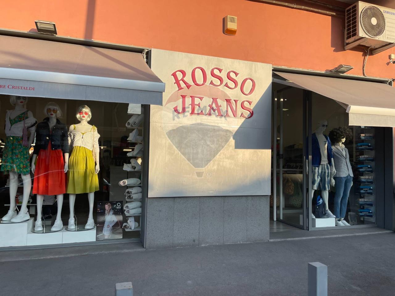 Esercizio commerciale in vendita a San Giovanni La Punta