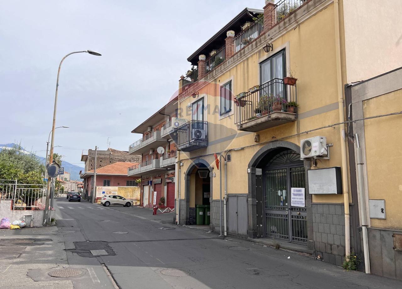 Negozio in affitto a Tremestieri Etneo