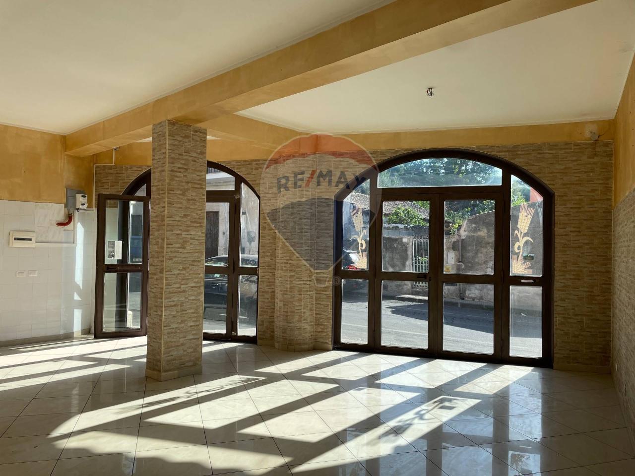 Negozio in affitto a Camporotondo Etneo