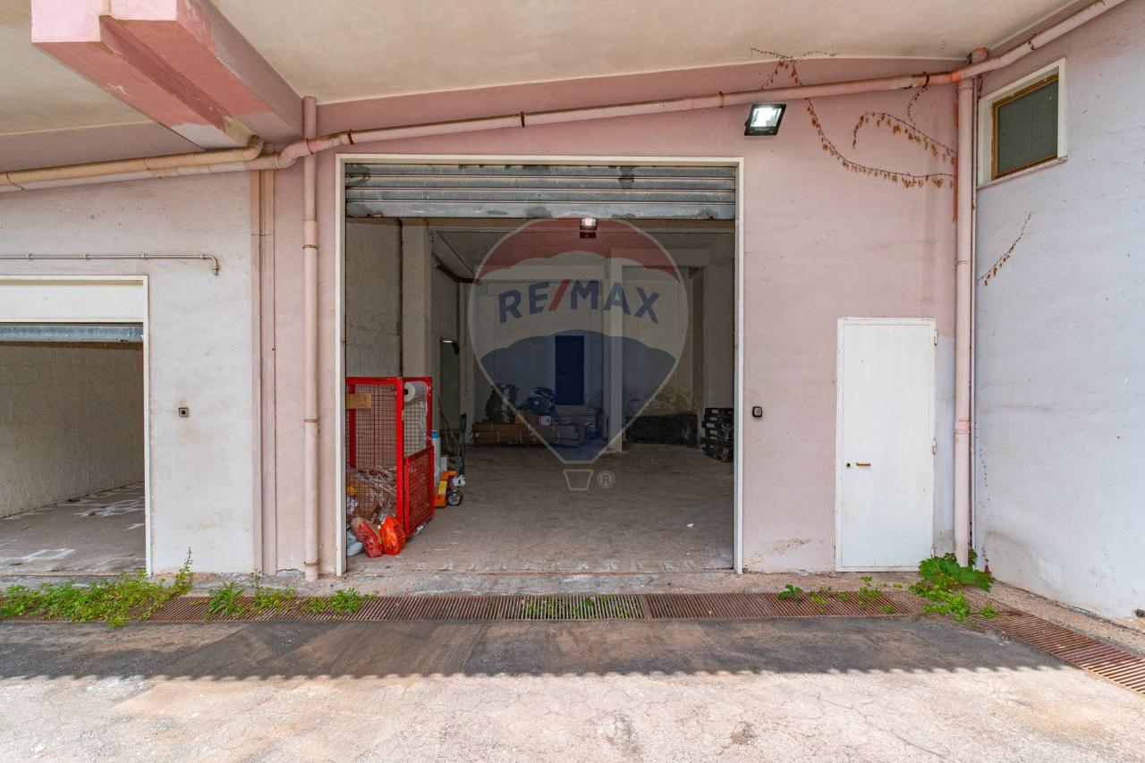 Magazzino in vendita a Acireale