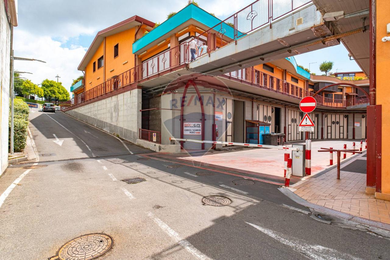 Negozio in vendita a San Giovanni La Punta