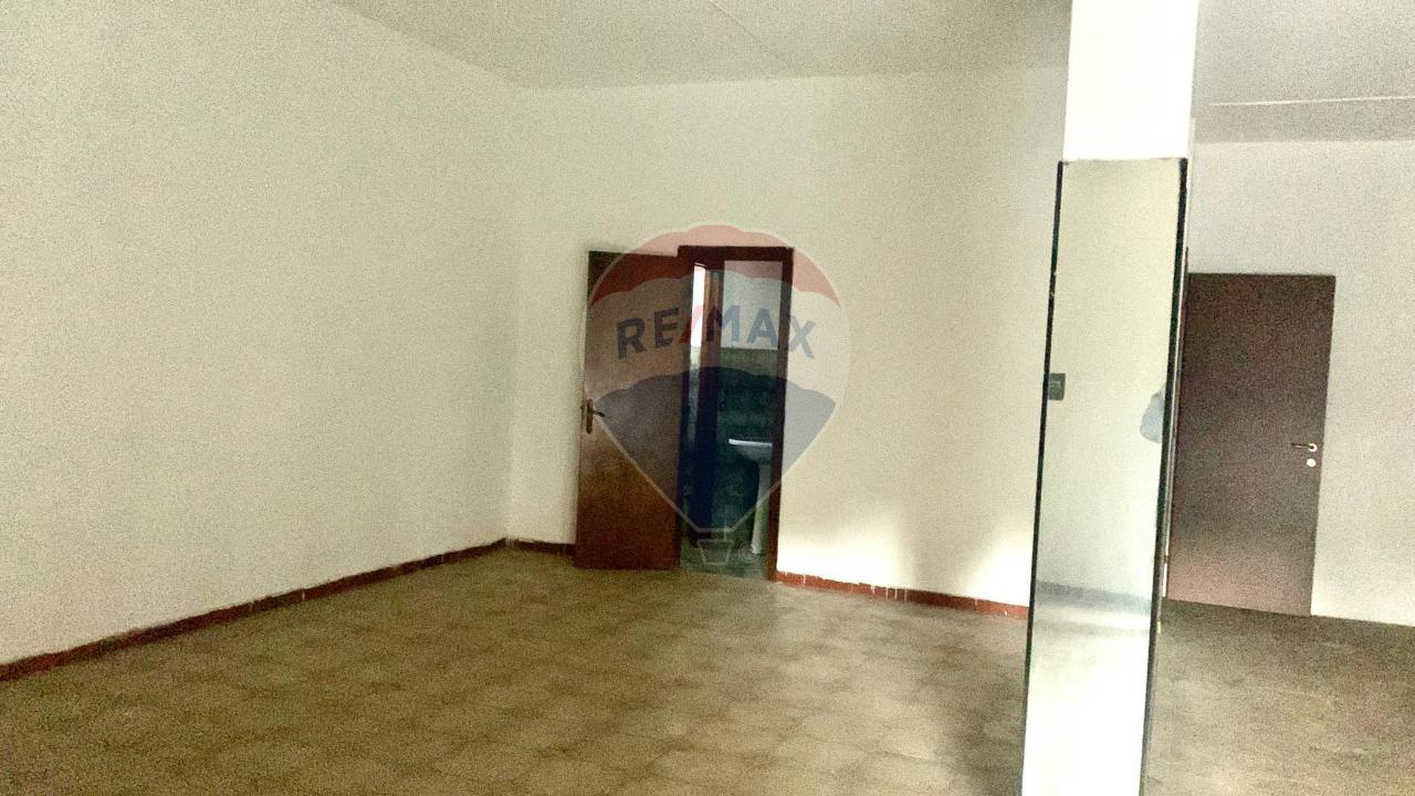 Negozio in affitto a Belpasso