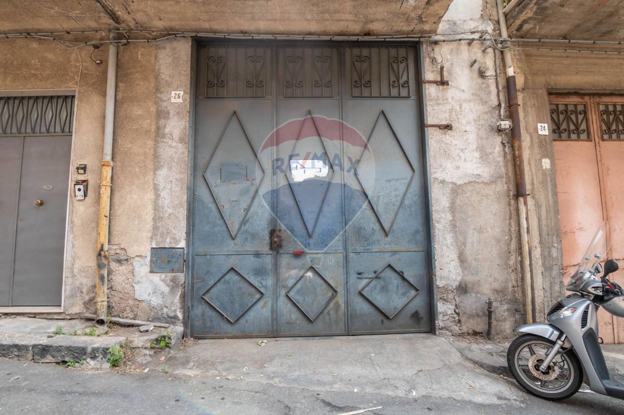 Magazzino in vendita a Acireale