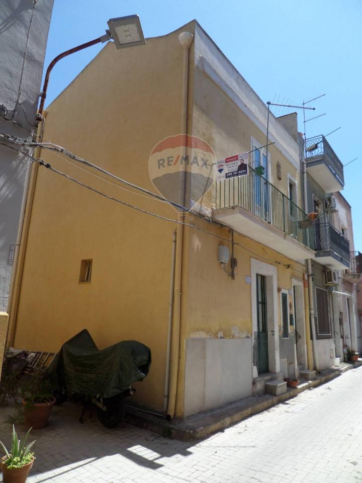 Casa indipendente in vendita a Motta Sant'Anastasia