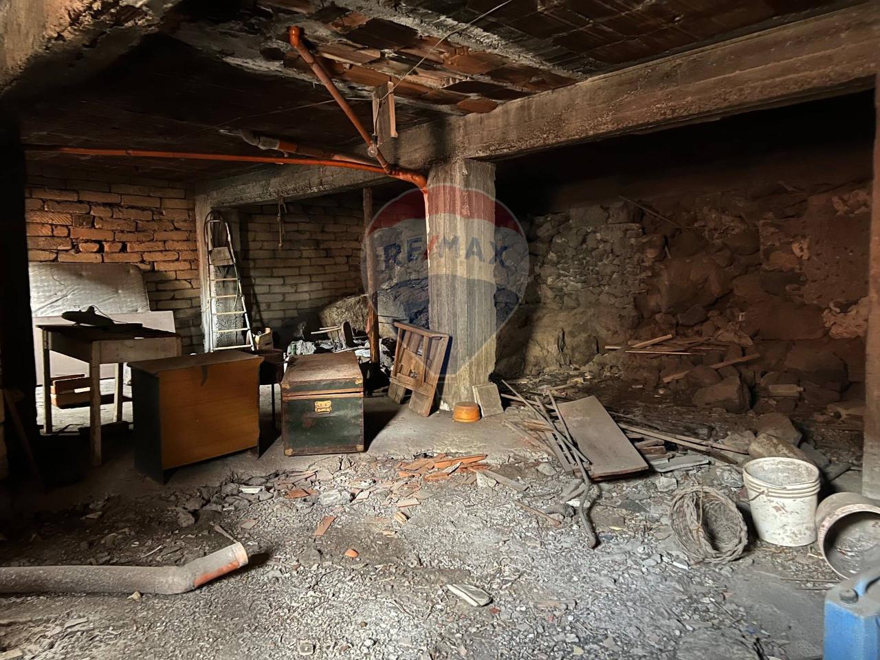 Magazzino in vendita a Misterbianco