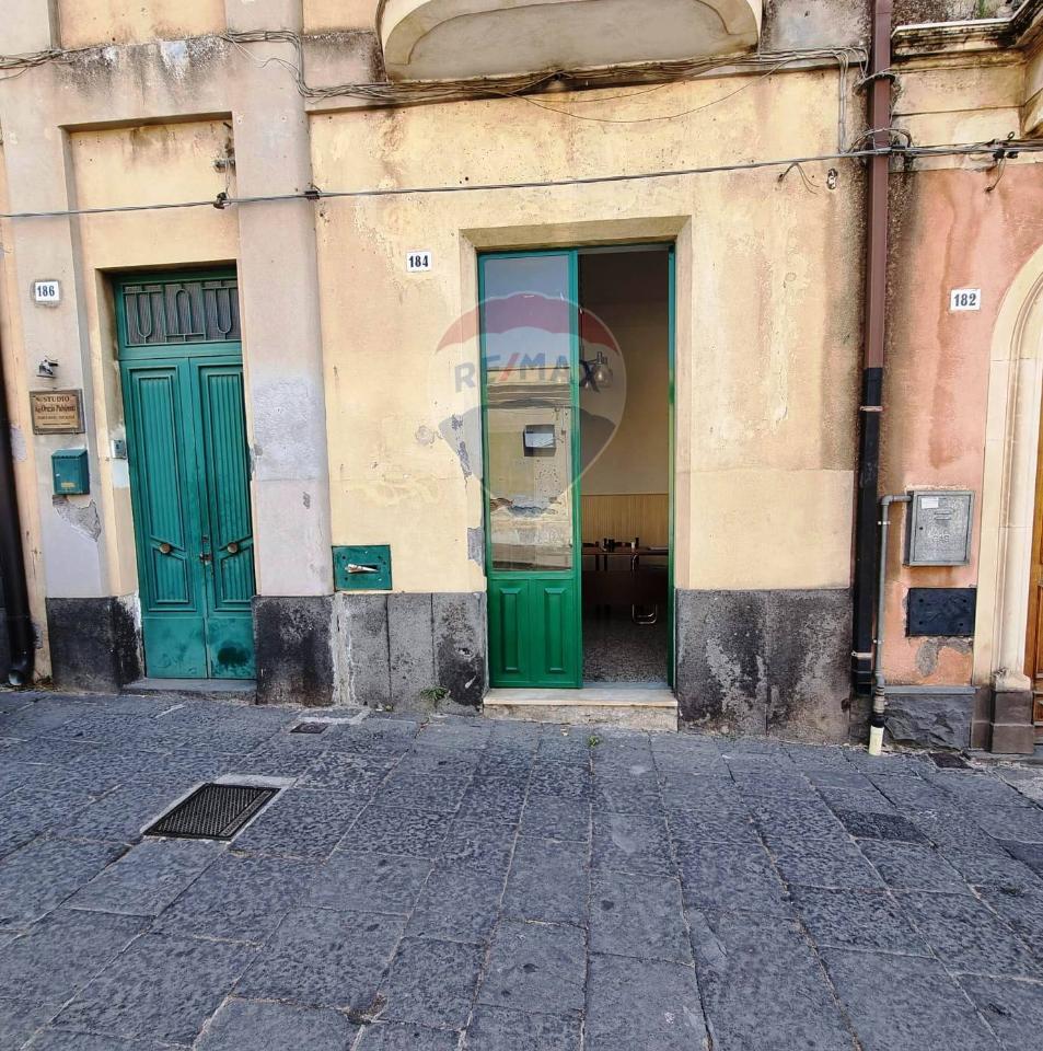 Negozio in vendita a Belpasso