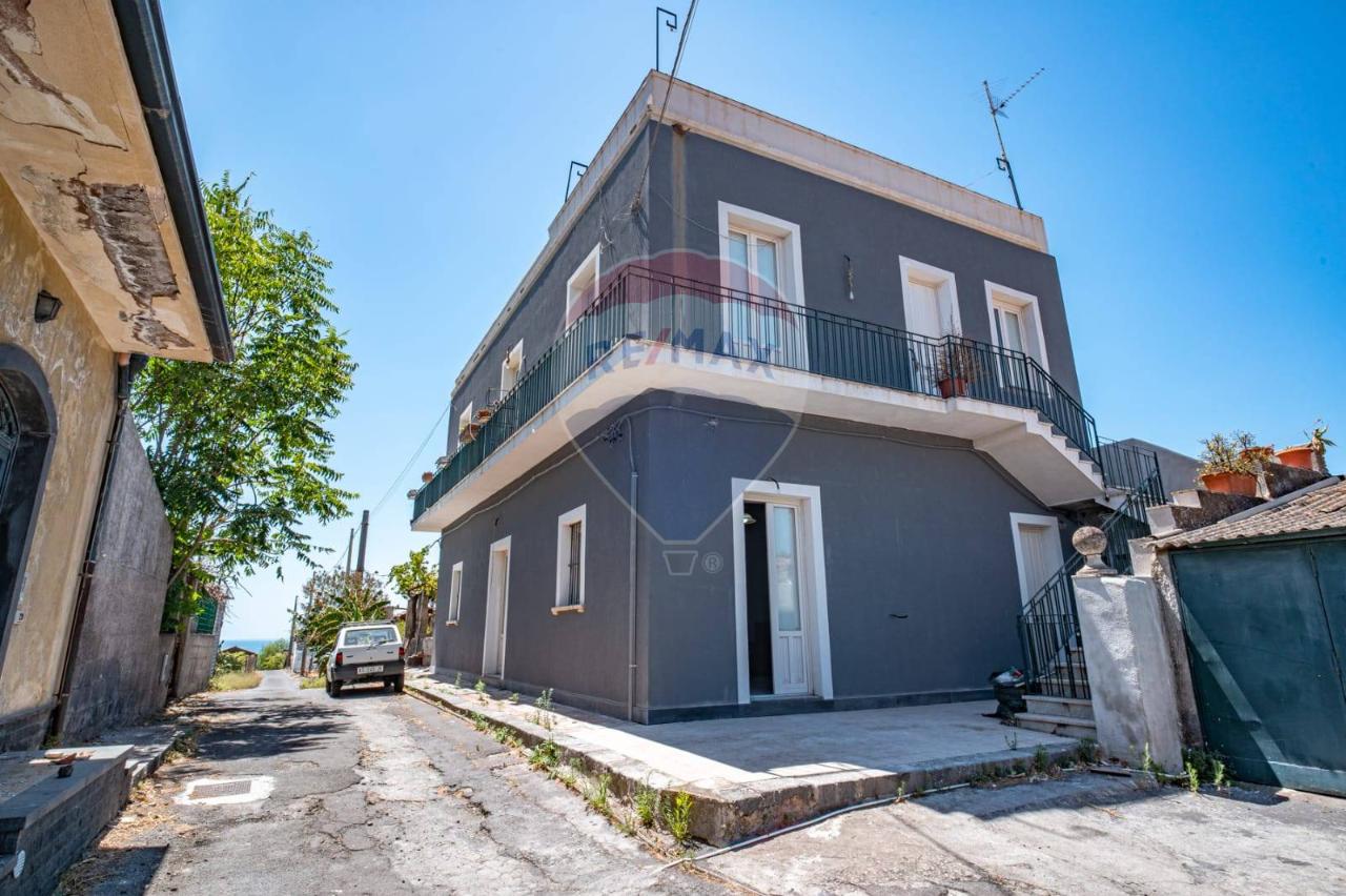 Casa indipendente in vendita a Aci Castello